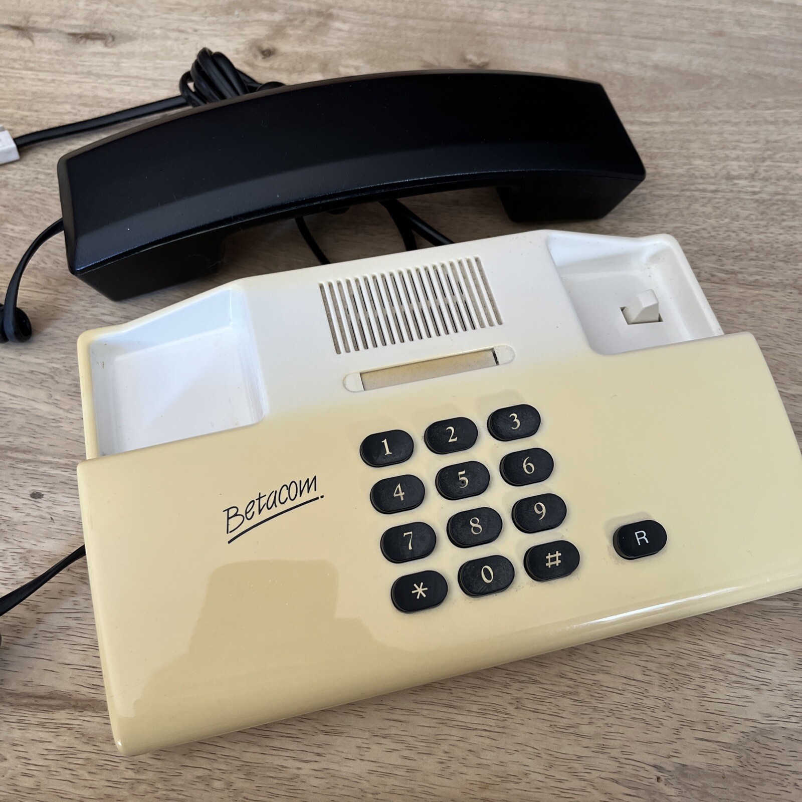 Vintage 1980s Betacom Phoenix SL30 Corded Desktop Telephone Black ...