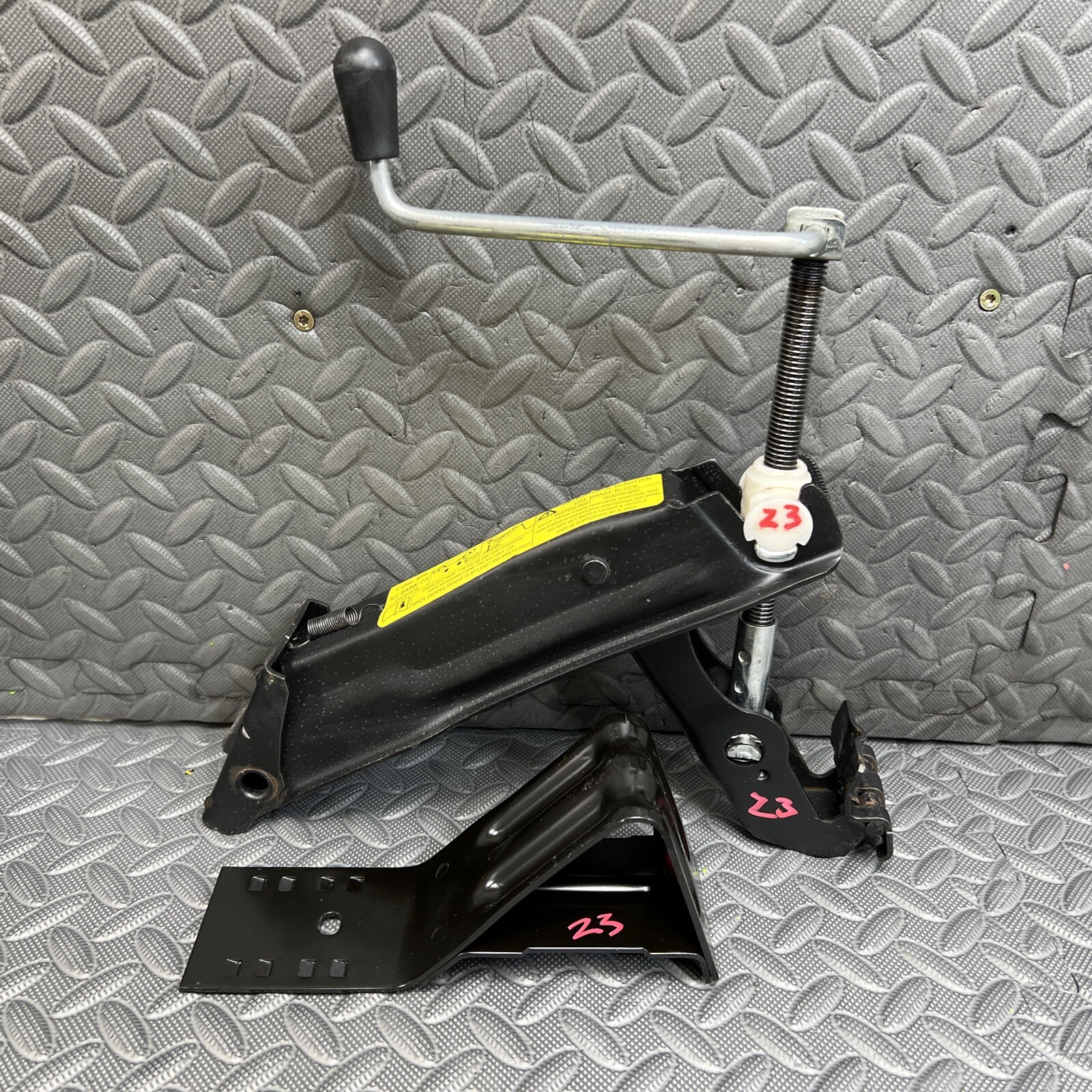 💥OEM 1996-2002 BMW E36 Z3 Emergency Wheel Tire Spare Lift Jack Tool ...