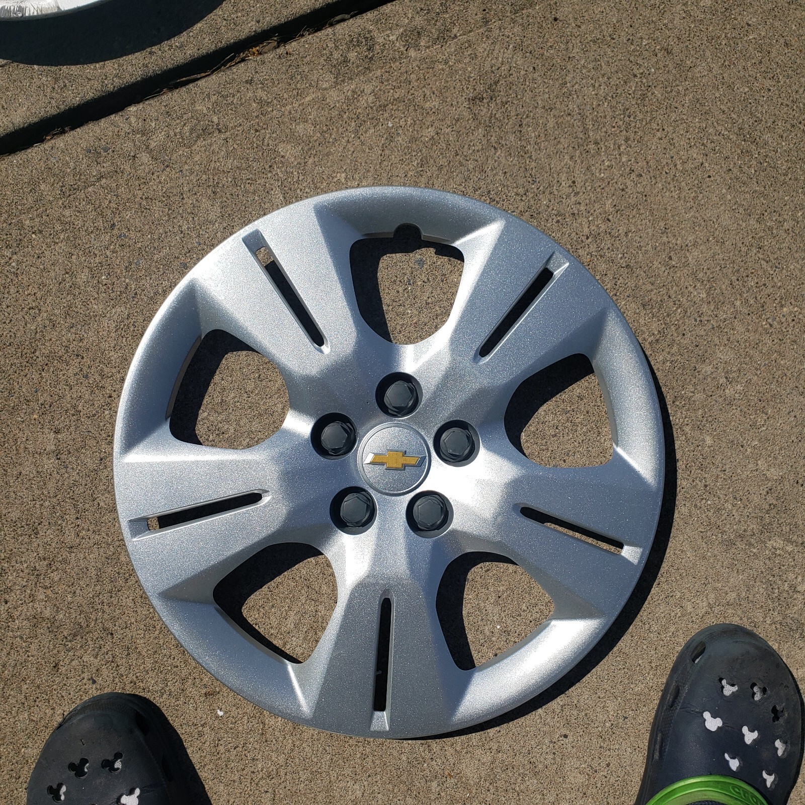 OEM Chevy Trax Hubcap Wheel Cover Hub cap 16" 2013 2014 2015 2016 2017 ...