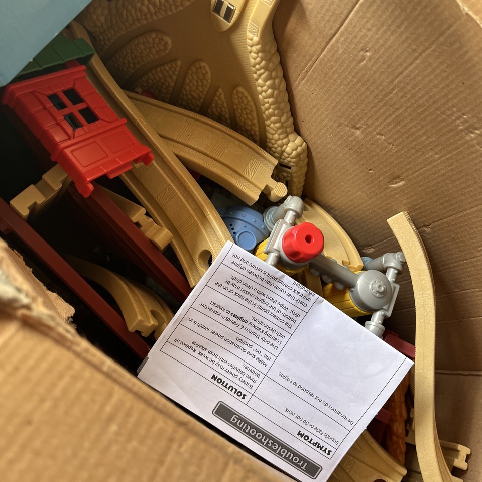 Thomas & Friends Deluxe Roundhouse Interactive Learning Railway ...