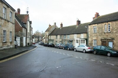 Photo 6x4 2008 : High Street Rode High Street heads off in front on its ...