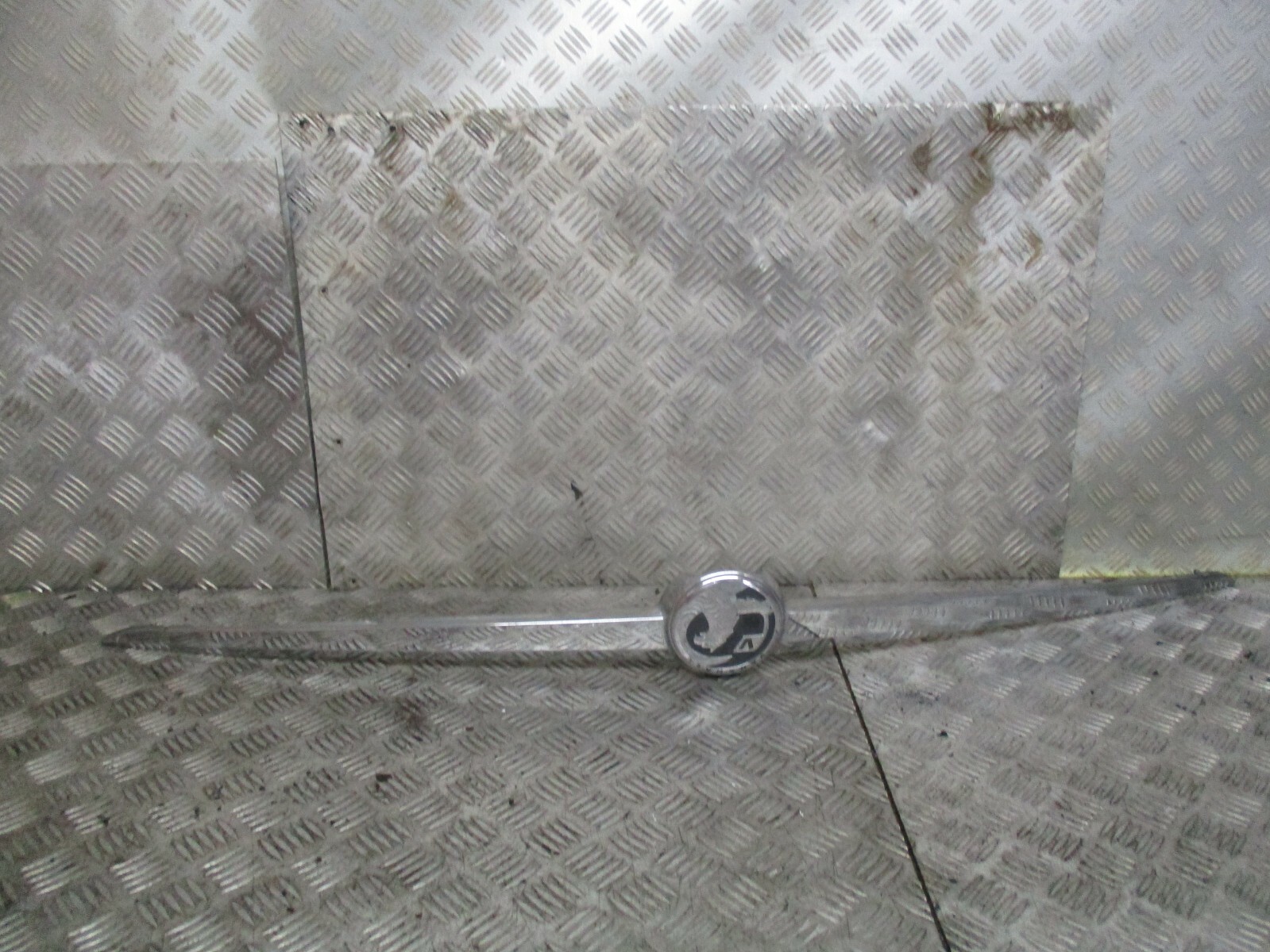 2009-15 VAUXHALL INSIGNIA TAILGATE BOOT LID CHROME TRIM 13244388 | eBay