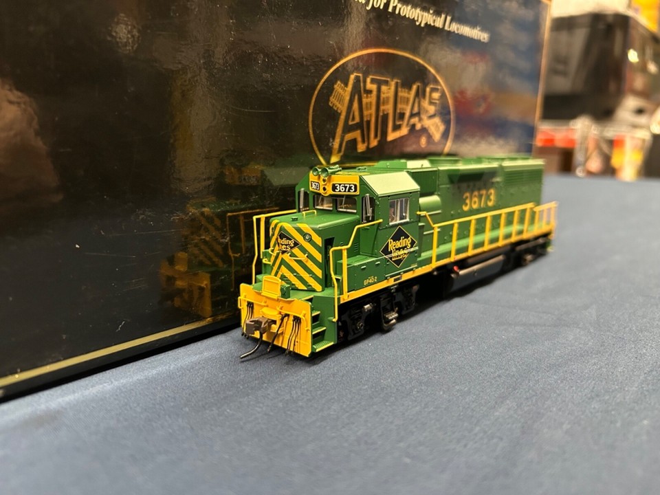 Atlas HO Reading #3673 GP40-2 Diesel Engine w/ DCC/Sound 10 000 412 | eBay