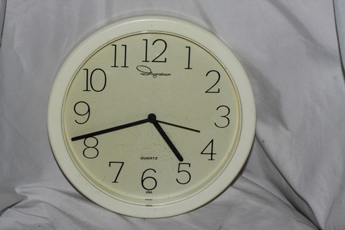 Ingraham ivory white quartz wall clock Made in USA, 8-1/4" face, 10 ...