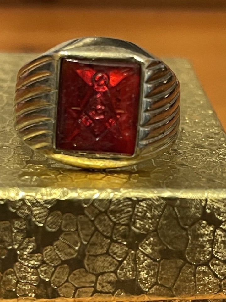 Vintage MENS Freemason Masonic Ring Red Glass Stone Stamped 18K HGE-EST ...