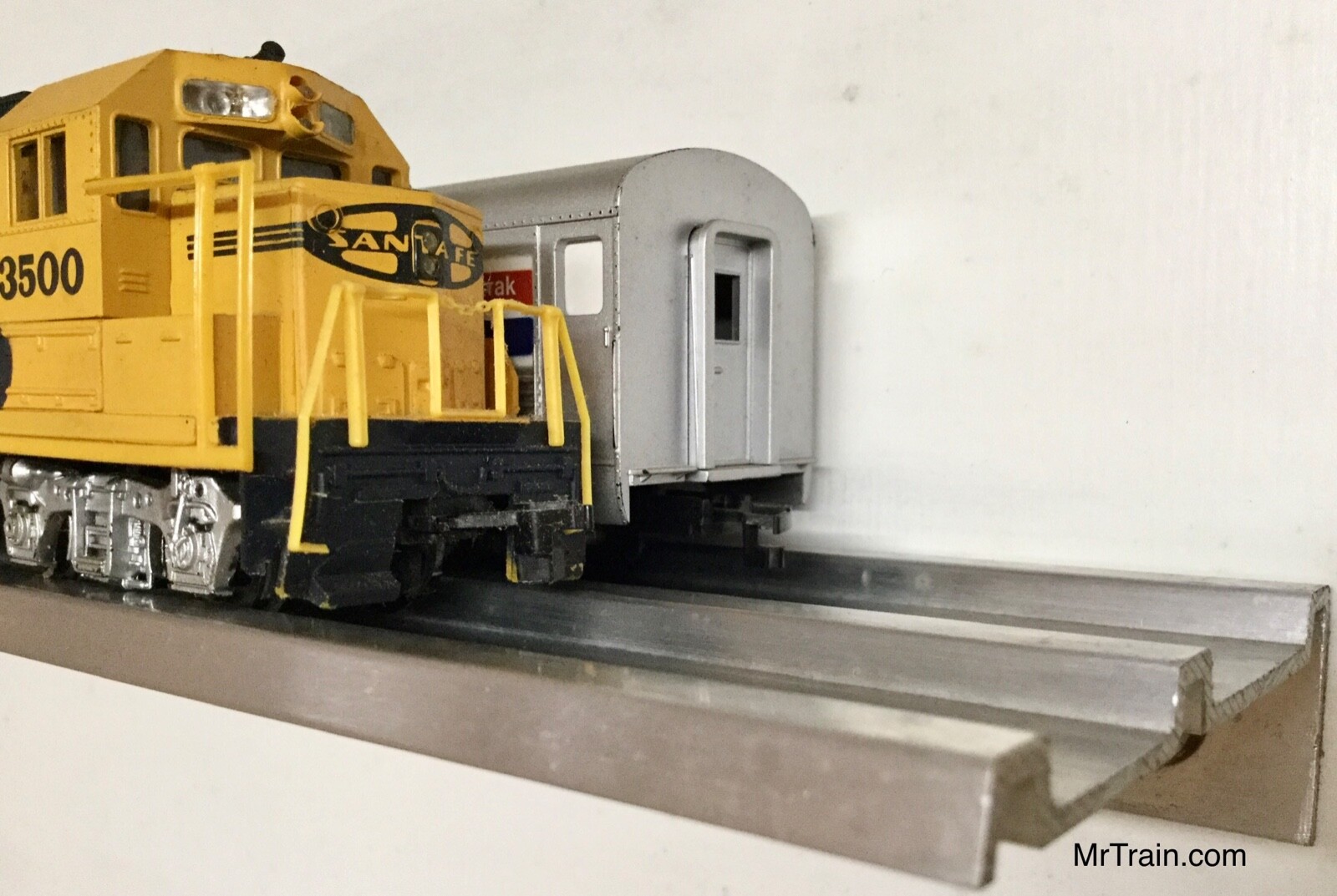 HO Scale Train Display Shelf | 2 Shelves | 48 Inch | Aluminum | Model ...