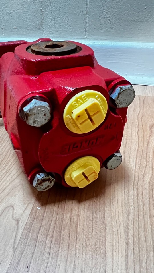 Muncie Hydraulic PTO Pump Jerr-Dan Allison PK1-17-17KSBBX 15 Spline 1 ...