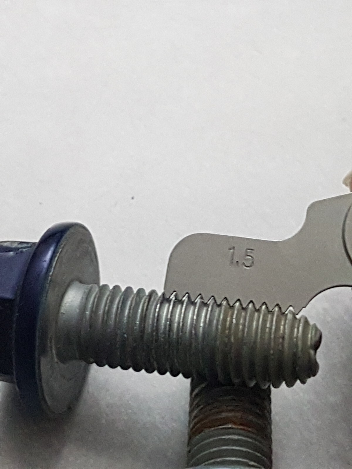 1x vis M10x1.5 charnière porte avant arrière cod couleur KPUD Citroën ...