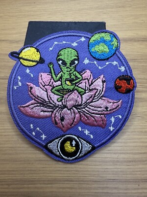 NEW UNUSED Alien Space Planets Themed Embroidered Patch 3 inches Sew-On ...