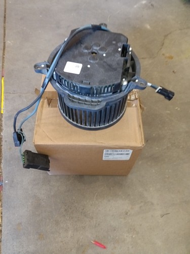 Freightliner HVAC Blower Motor With Fan/Wheel | T77421A2C | Genuine OEM ...