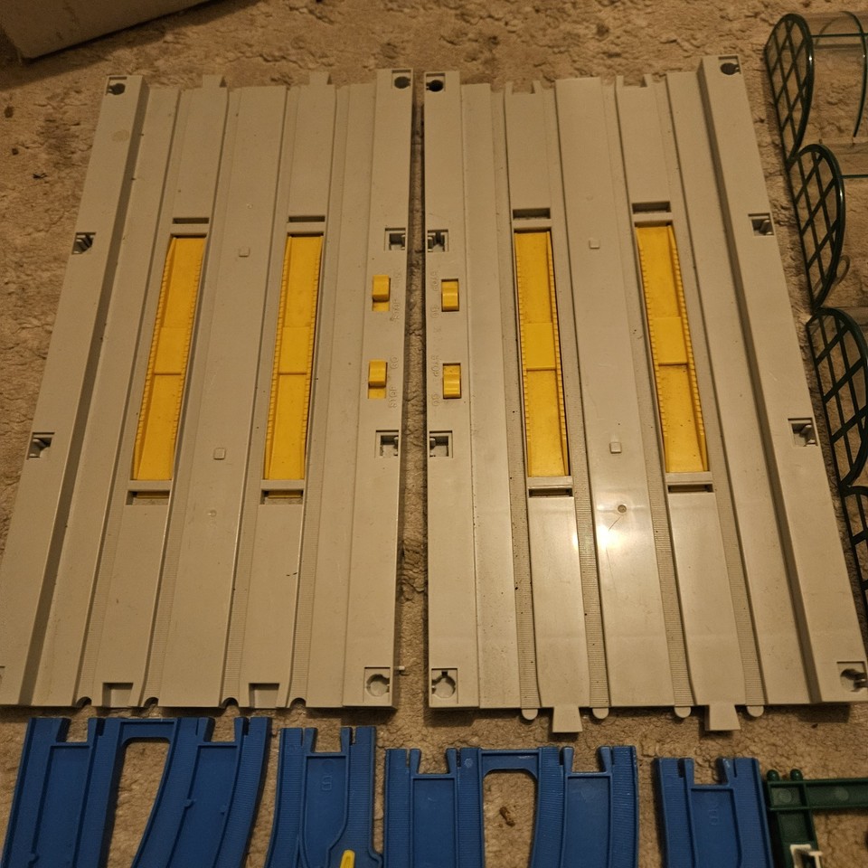 tomy trackmaster thomas the tank engine train set knapford Station ...