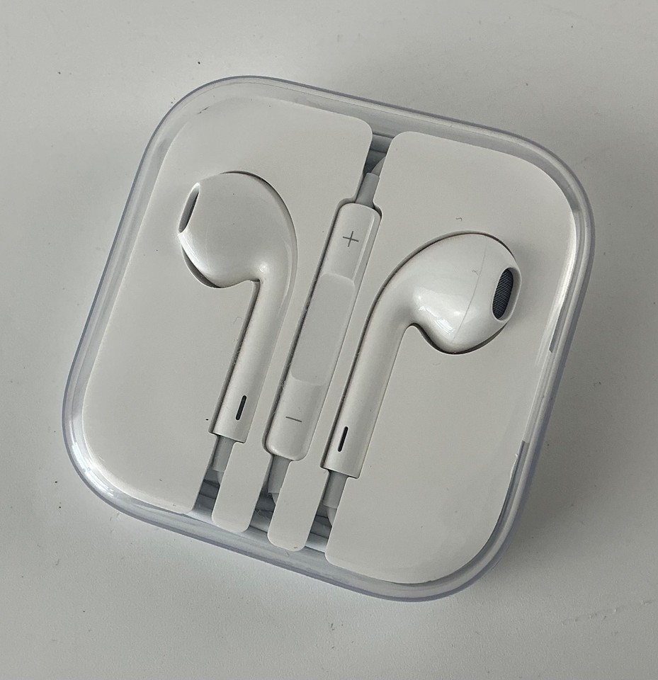 Apple Earbuds 3.5mm Plug Earphones Corded EarPods Genuine iPhone iPod ...