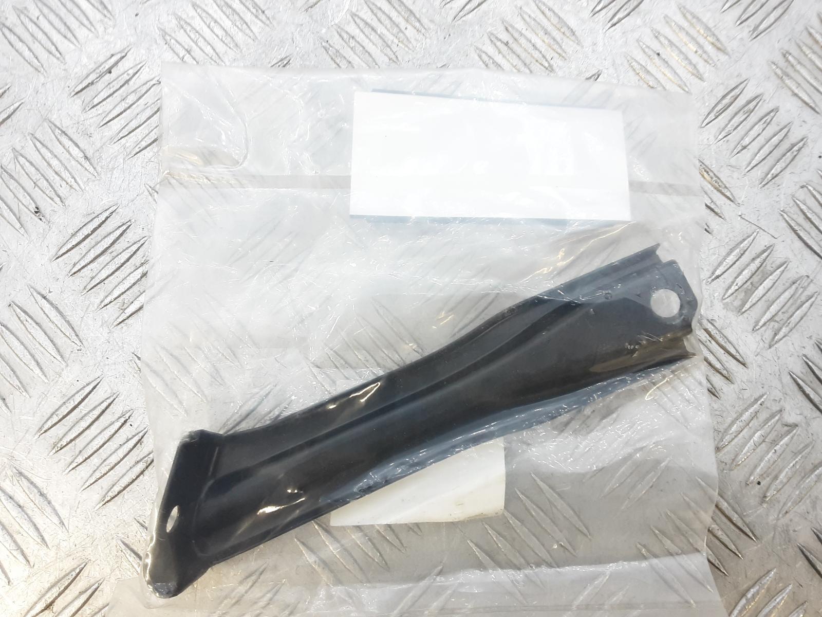 MITSUBISHI L200 2017 Mk5 Drivers Right Front Bumper Mounting Bracket ...