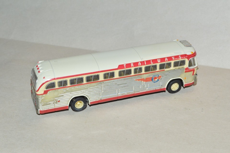 HO scale plastic Classic Metal Works GMC PD-4103 bus TRAILWAYS bad ...