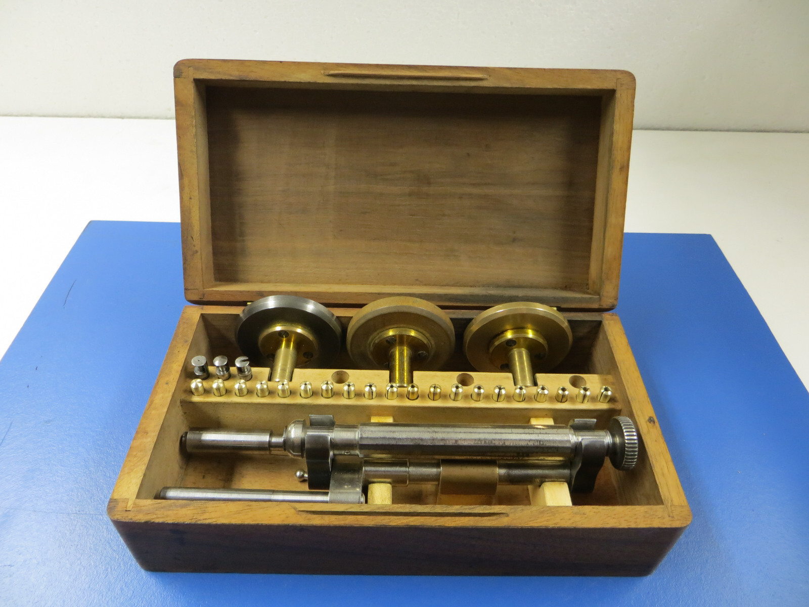 Lorch Schmidt & Co. screw head polishing machine with lots of ...