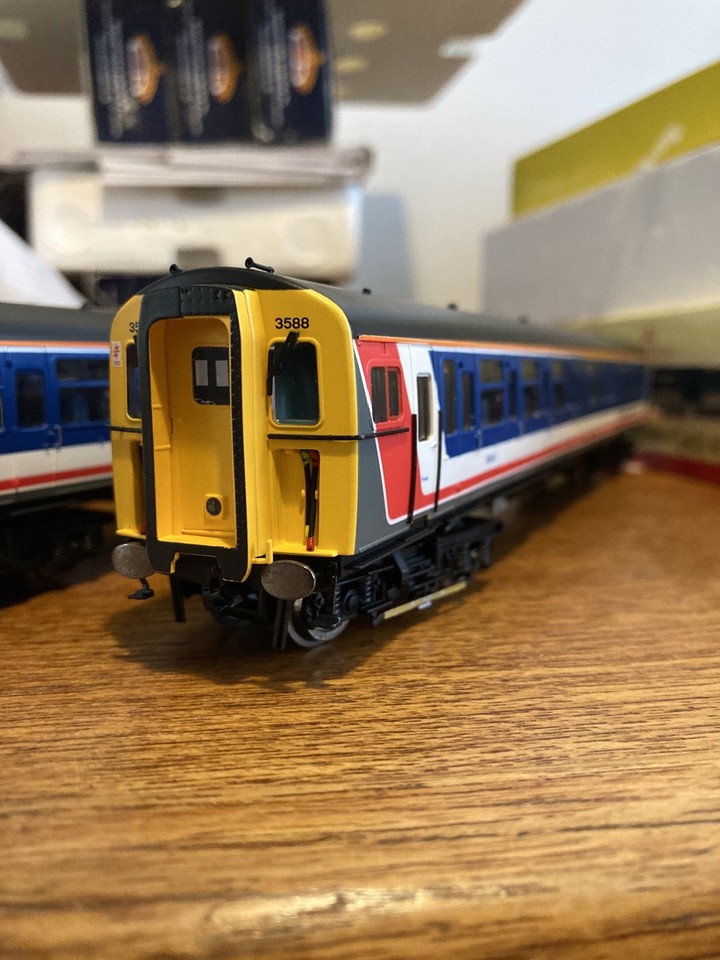 HORNBY R2947 NSE 4 VEP CLASS 423/1 TRAIN PACK DCC FITTED | eBay UK