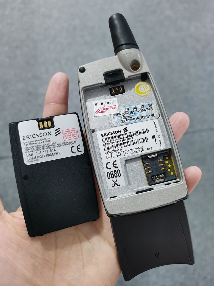 Ericsson T28 - 0.5 MB - Black (Unlocked) 2G GSM 900 / 1800 Classic Cell ...