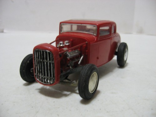 Monogram 1932 Ford Deuce 5-Window Coupe 1/21 Scale Built Model Kit # ...