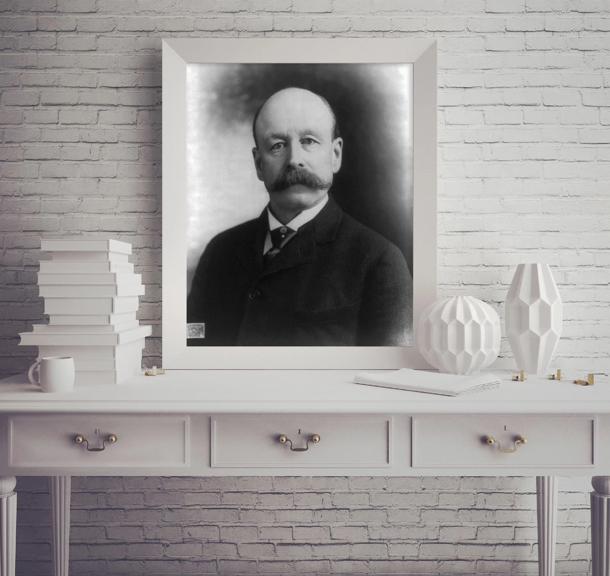 Tom Frederic Shirtless