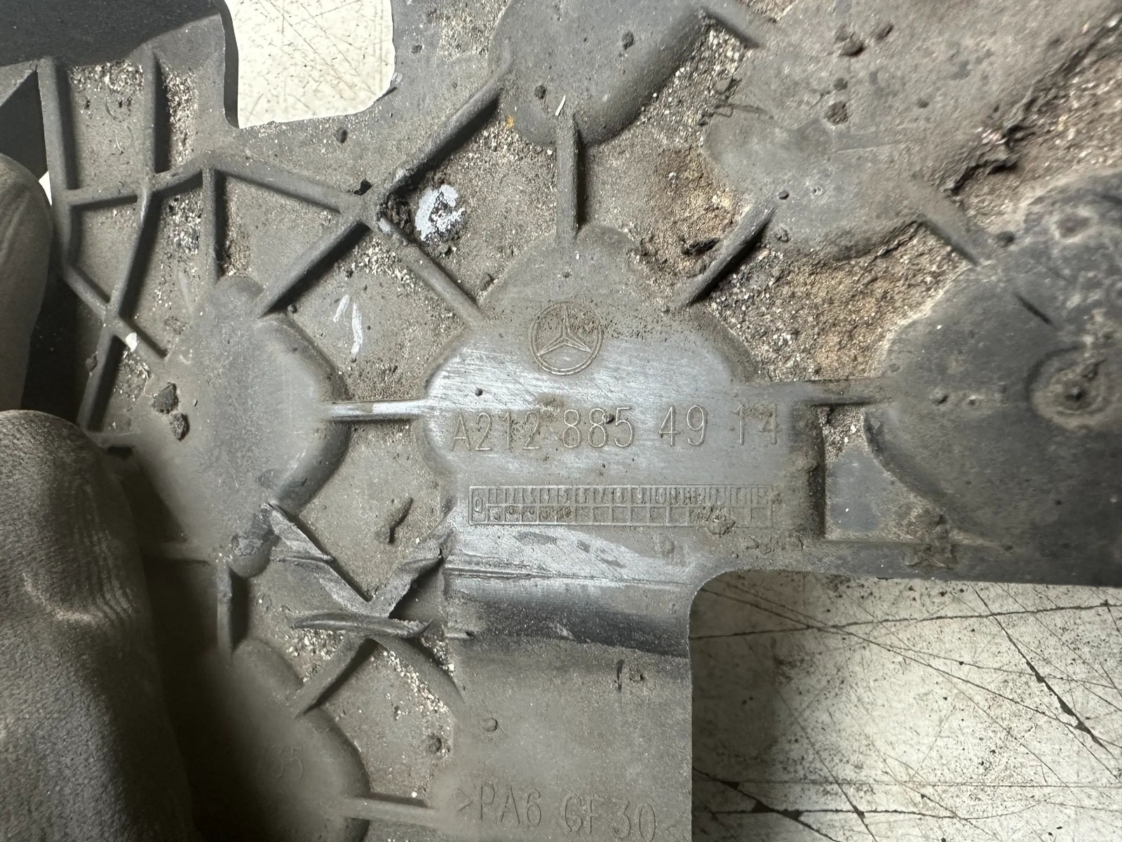 Mercedes E Klasse W212 S212 Stoßstange Auspuffblende Halter Links ...