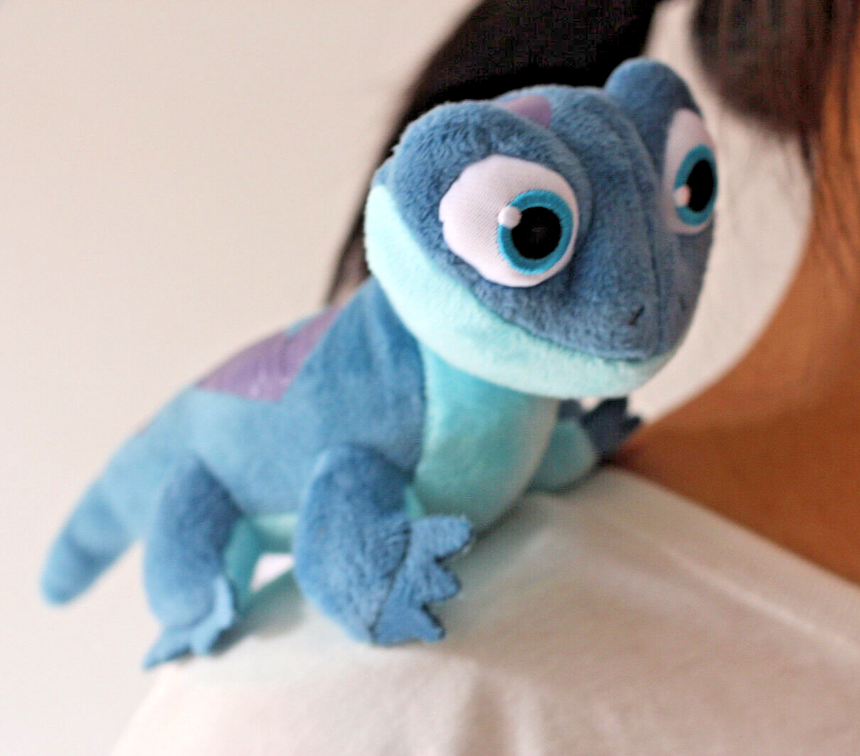 Disney Frozen II Bruni Salamander Shoulder Pal Magnet Mini Plush Toy | eBay