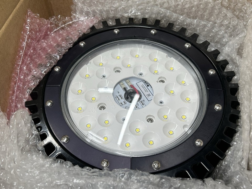 2 Eaton Crouse Hinds VMVL-7-UNV1 Luminaire Champ Series LED Hazardous ...