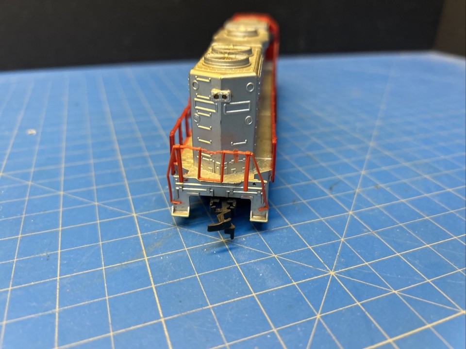 HO Diesel Loco Santa Fe 3500 Life Like Train As Is Stops And Starts ...