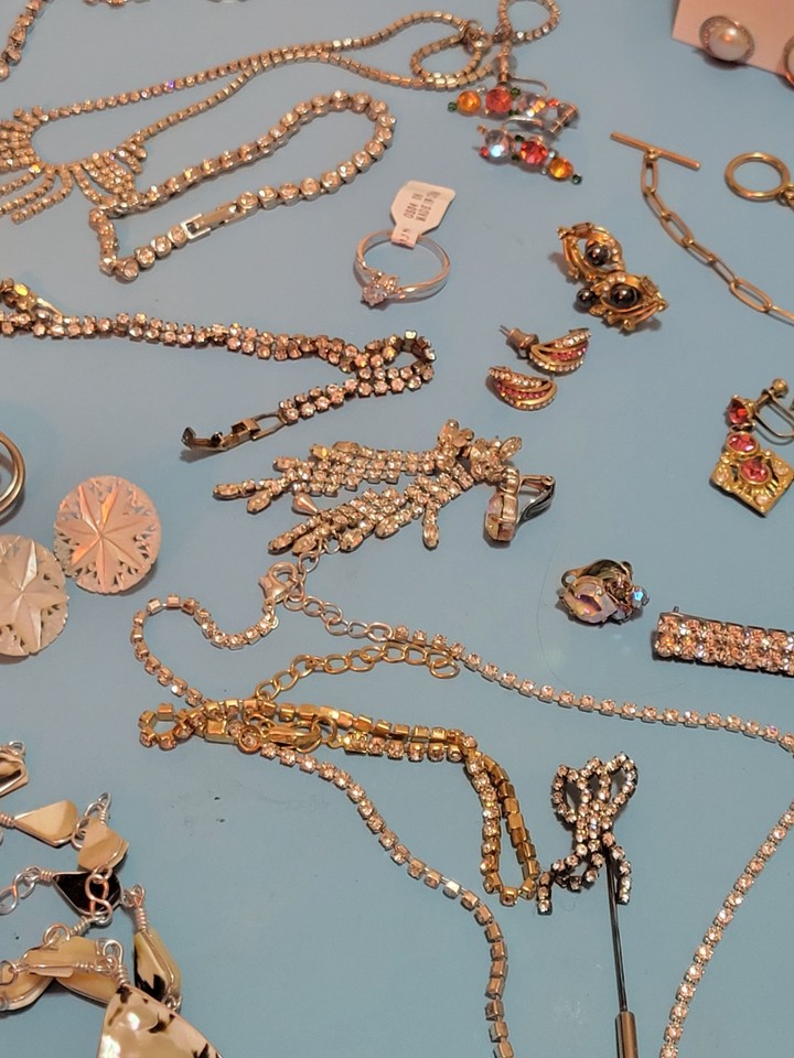 Vintage Costume Jewelry 60+ Necklaces, Brooches, Bracelets Wearable ...