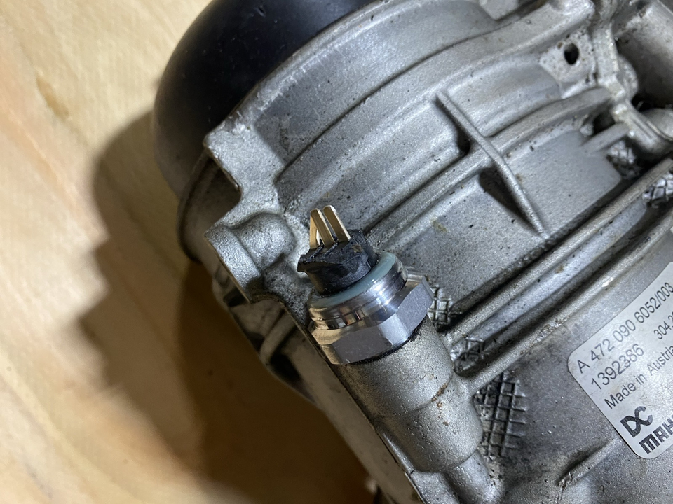 USED OEM MAHLE Detroit Diesel DD15 Fuel Filter Module Assembly ...