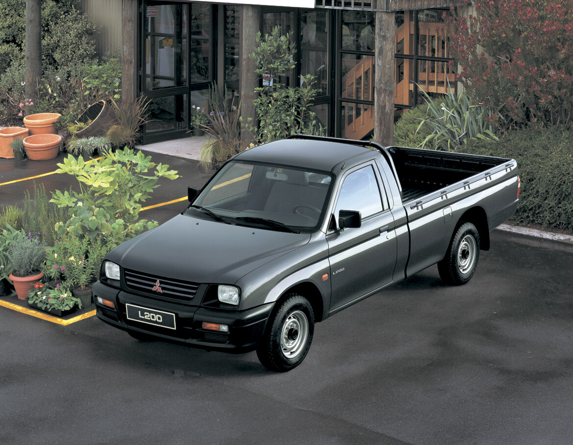 For Mitsubishi L200 Strada 4Dr 1996 05 Rear Rh Door Rubber Weatherstrip ...