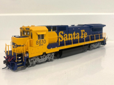 Atlas BNSF/ATSF 'Patch Job' #8610 Dash 8-40B HO Locomotive 9032 | eBay