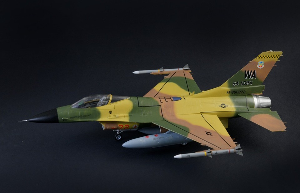Italeri Plastic Model kit 1/48 Scale F-16C Fighting Falcon - WAR ...