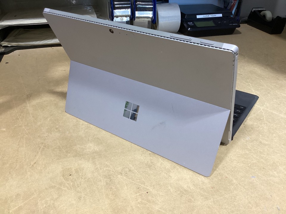 Microsoft Surface Pro 4 | 1724 | i5-6300U 2.4GHz | 16GB | 256GB | No OS ...