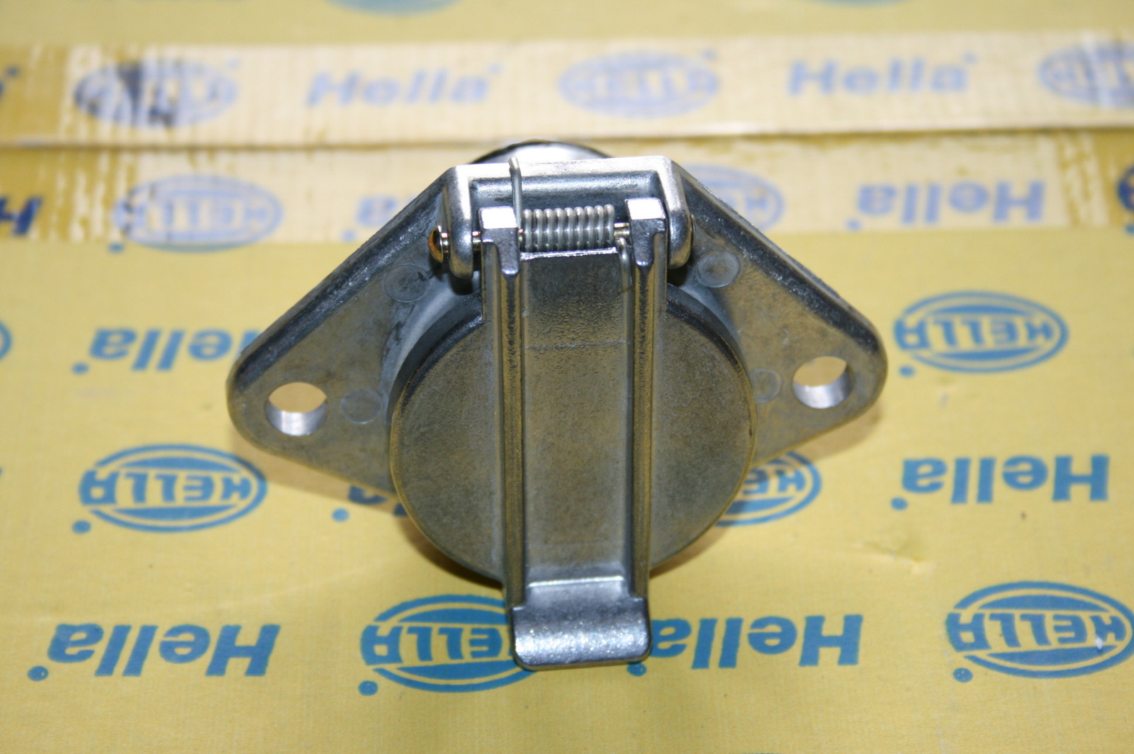 8JB 003 833-042 Hella Socket Installation Metal 7 Pole 24 V Man Crown ...