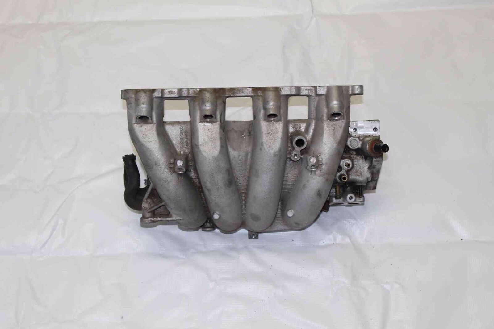 2000-2004 VOLVO V40 1.9L GASOLINE TRUBO ENGINE MOTOR AIR INTAKE ...