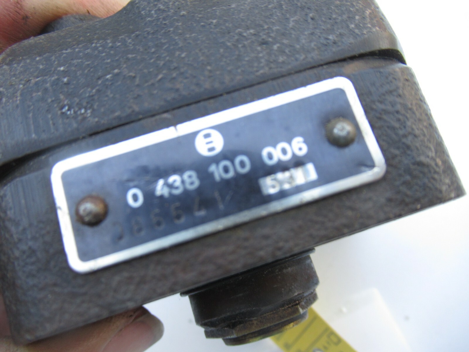 Porsche 911 2.7L ('74-'77) Fuel Distributor BOSCH 0438100006 ...