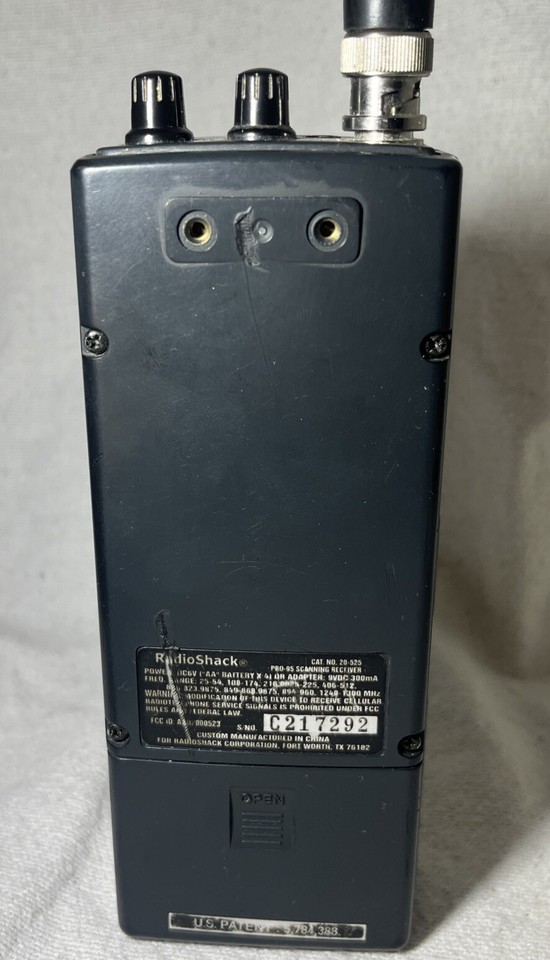 Radio Shack Pro-95 1000 Channel Dual-Trunking Scanner & Rechargeable ...