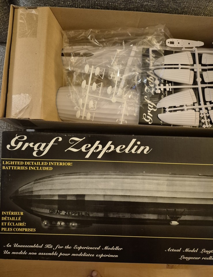 HAWK | GRAF ZEPPELIN AIRSHIP MODEL KIT #70816 | 1/245 Scale | New in ...