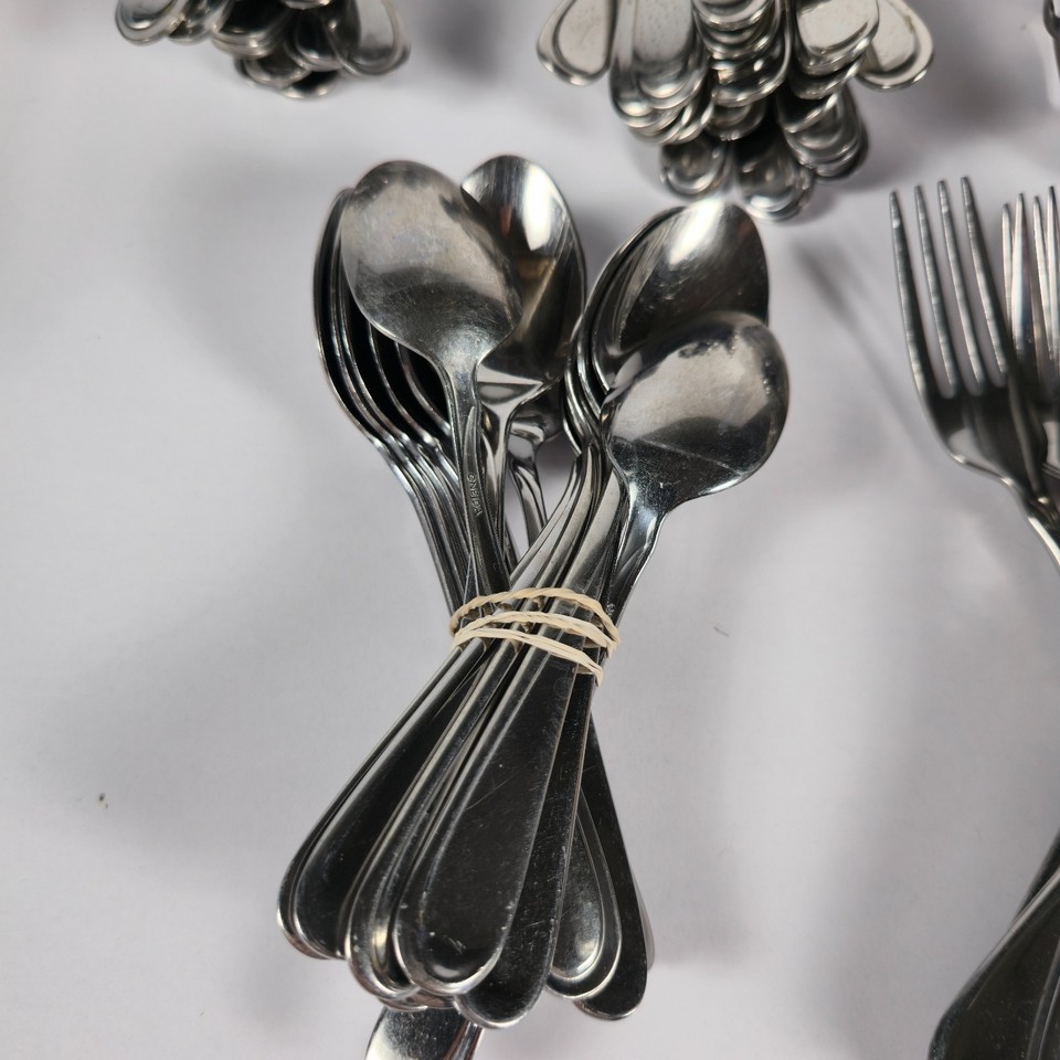 Oneida USA Stainless Silverware Set Flatware Glossy Lot Of 123 | eBay
