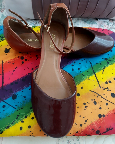 Gorgeous AREZZO Shiny Burgundy Tan Women Size 8 B Ankle Strap Sandals ...
