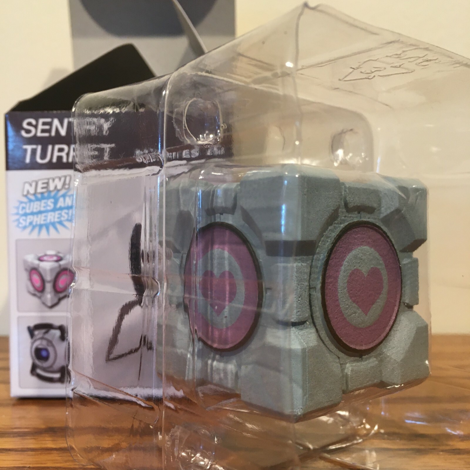 Portal 2 Sentry Turret Series III 3 Original Companion Cube NECA ...