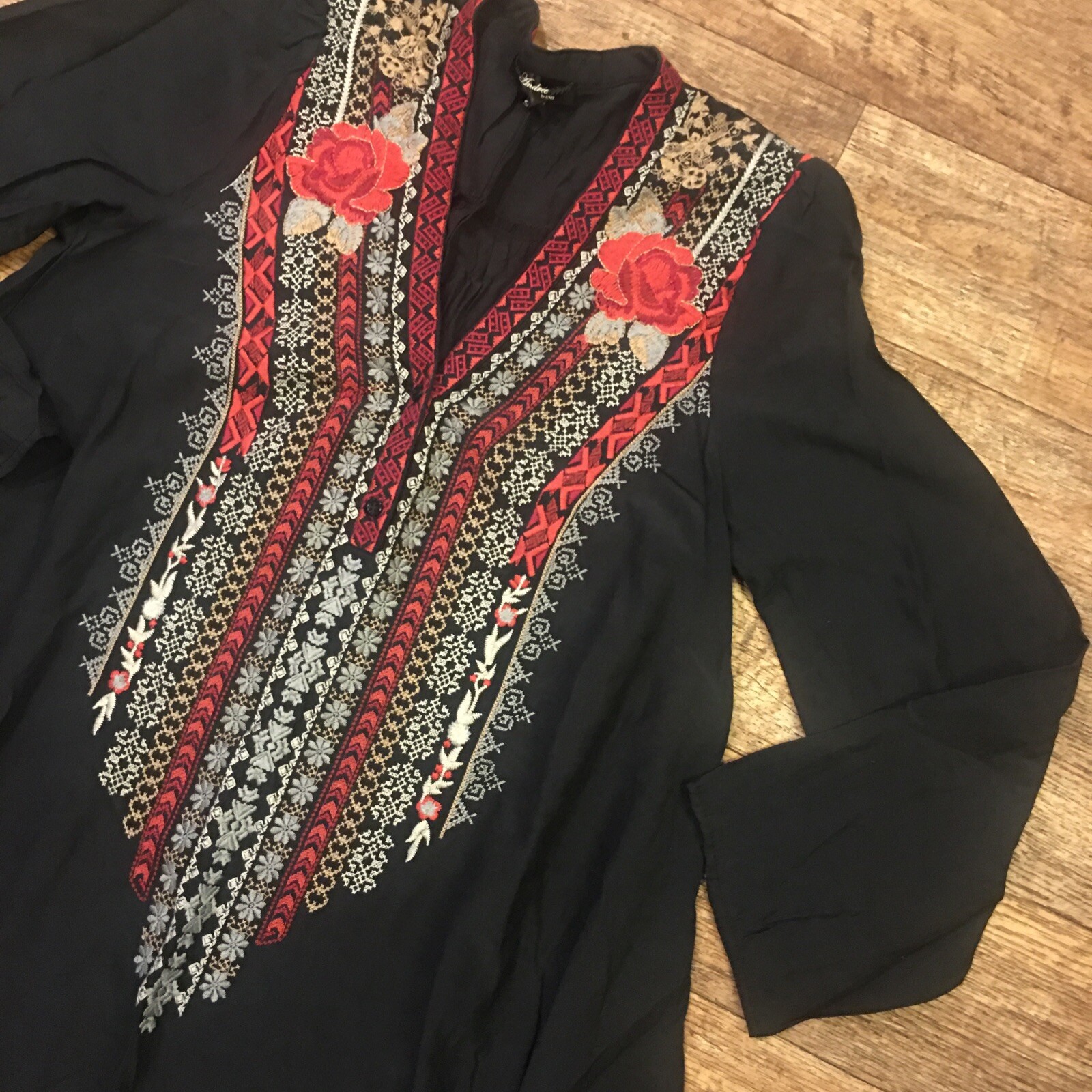 Andre By Unit TOP Peasant Embroidered Front Triangle Hem Small Black ...