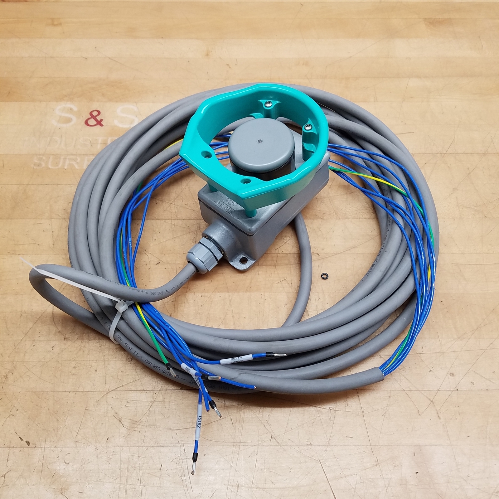 Pepperl Fuchs PB2-008-6 Palm Button W/ Guard, Conduit Body, And Cable ...