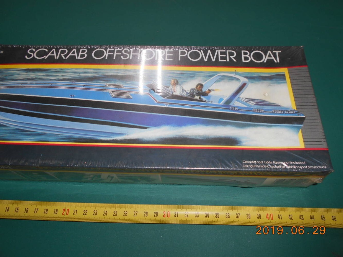 1986 Monogram Miami Vice Scarab Offshore Power Boat Model Kit 3104 for ...