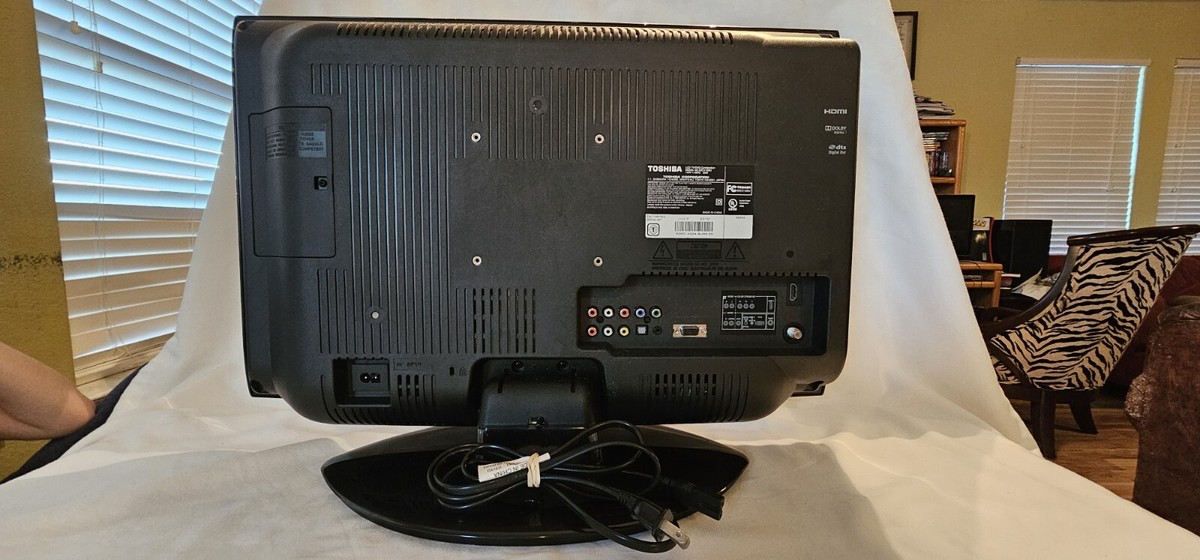 Toshiba Regza 22CV100U TV/DVD Combo - Includes Original Toshiba Regza 22CV100U TV/DVD Combo - Includes Original