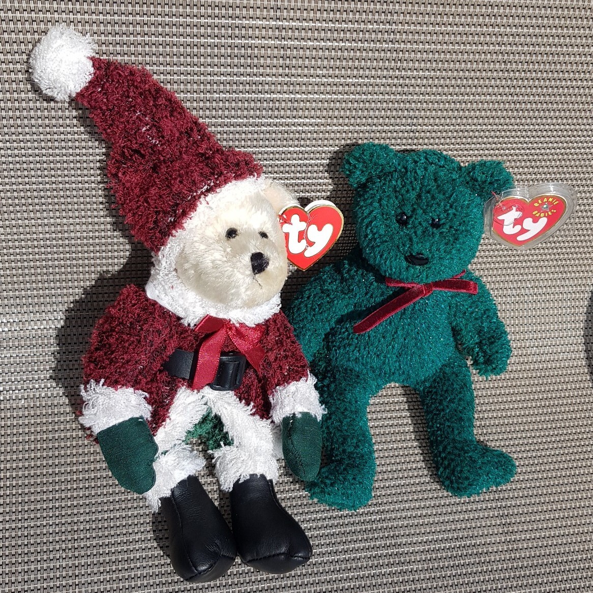 Ty Beanie Babies 2001 HOLIDAY TEDDY Green & 2000 Christmas Red Santa 8 ...