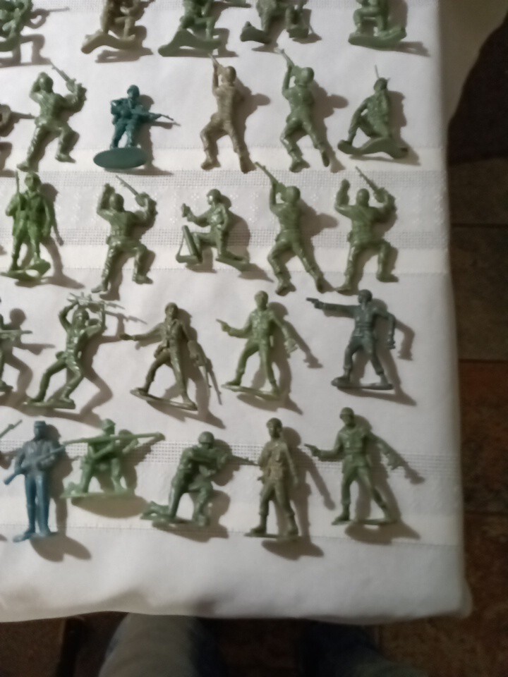 Large Vintage Plastic Army Men Lot 43. Pieces | eBay