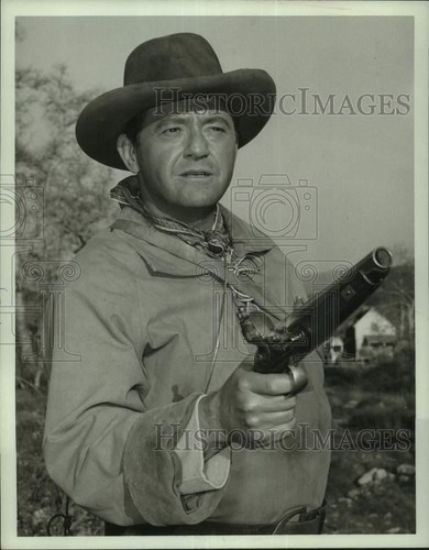 1965 Press Photo Actor Edward Binn on "Daniel Boone" NBC Television ...