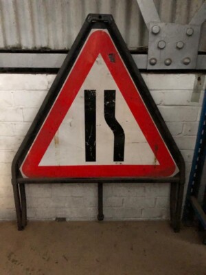 Road Narrows RIGHT - Chapter 8 road signs ( road works , safety ...