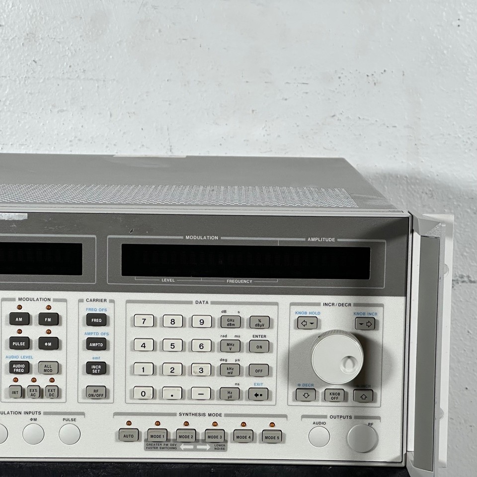 HP / Agilent 8644A 0.26 to 1030 MHz, Opt 003, 007 Synthesized Signal ...